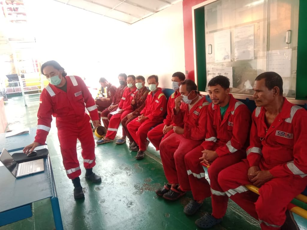 Recruiting Mechanics for Offshore Oil Rig: Job Responsibilities and ...